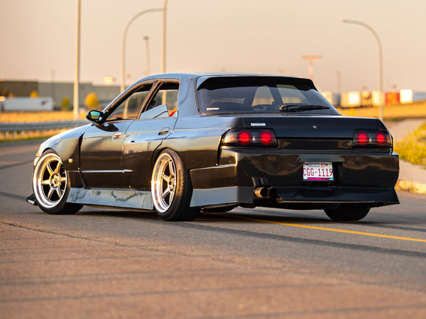 Stanced Skyline R32